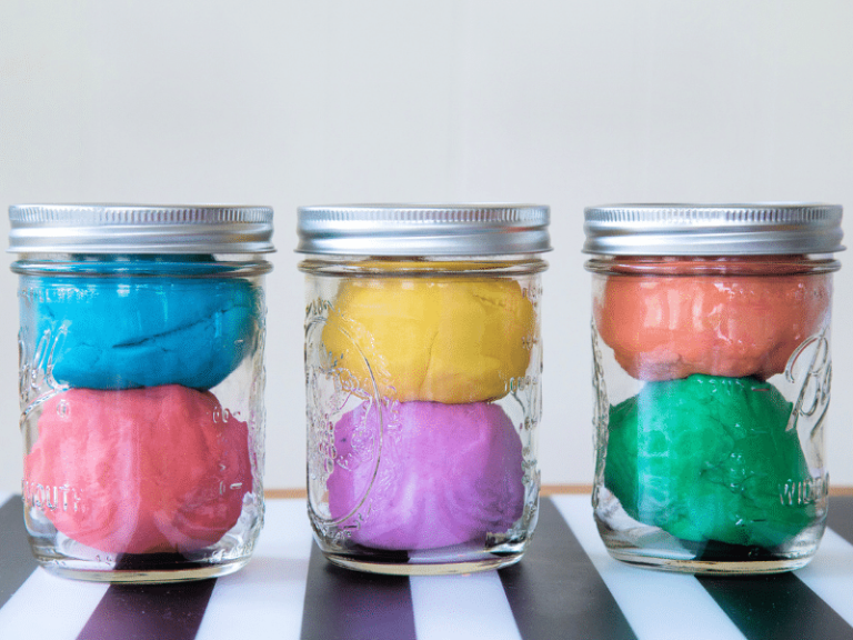Comment faire de la pâte à modeler pour les enfants - Loisirs Créatifs